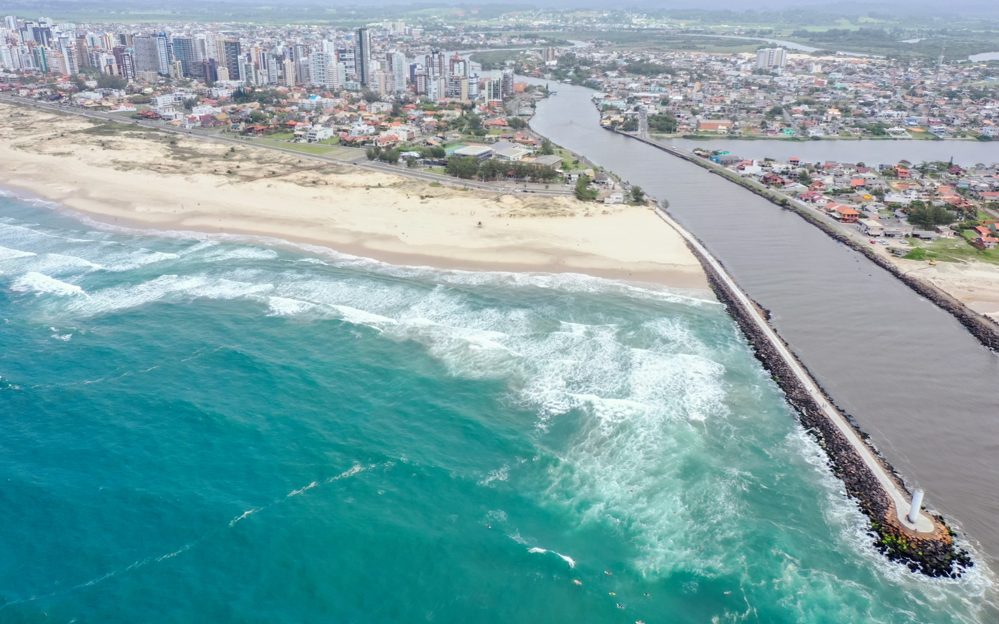 Praia dos Molhes: banho e surf no melhor do litoral gaúcho